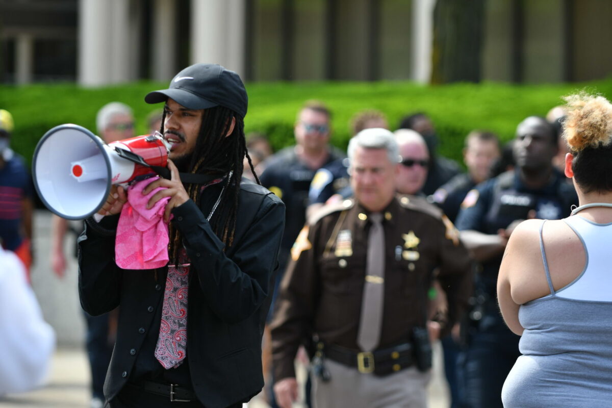 Fort Wayne protesters march in unity with mayor, police | News, Sports ...